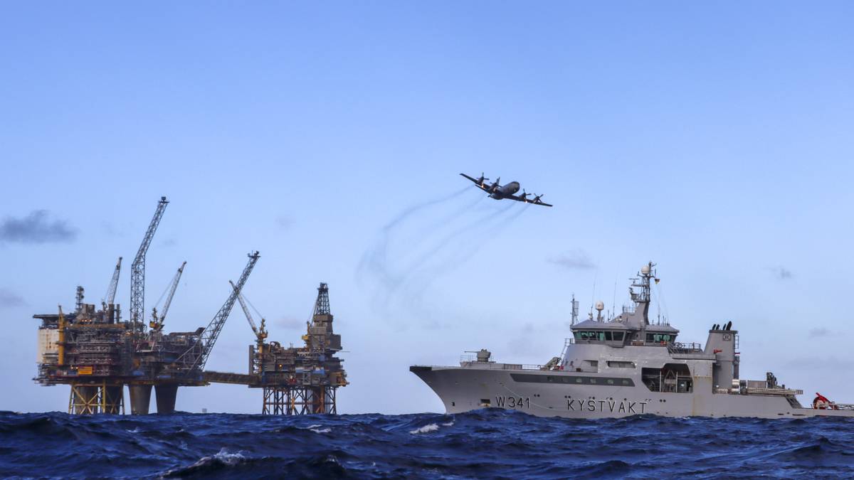 Orion-fly og kystvaktskip i patrulje ved Osebergfeltet – Siste nytt – NRK