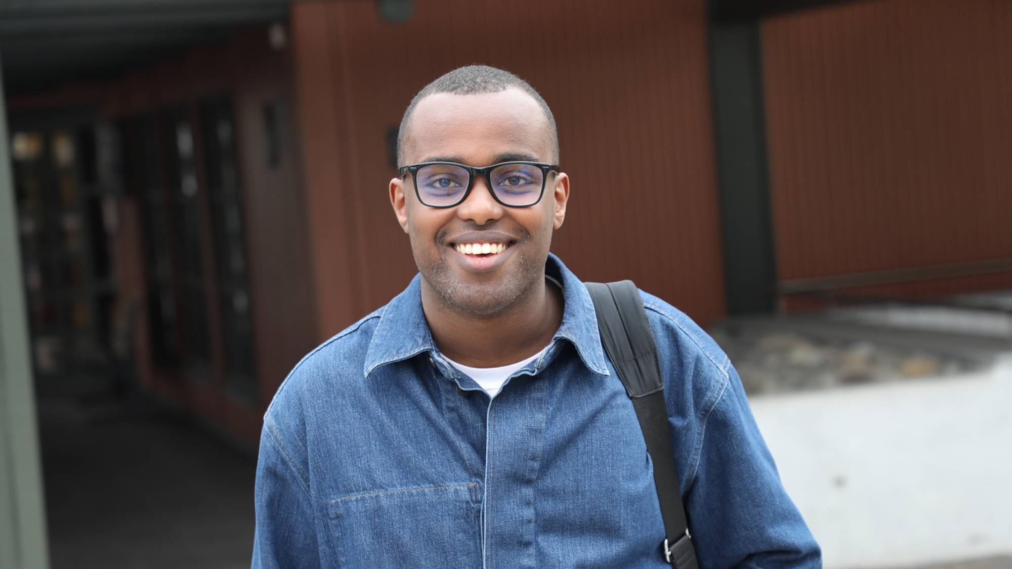 Hashim Abdi (20) kan bli historisk: Utfordrer eget parti – NRK Østfold ...