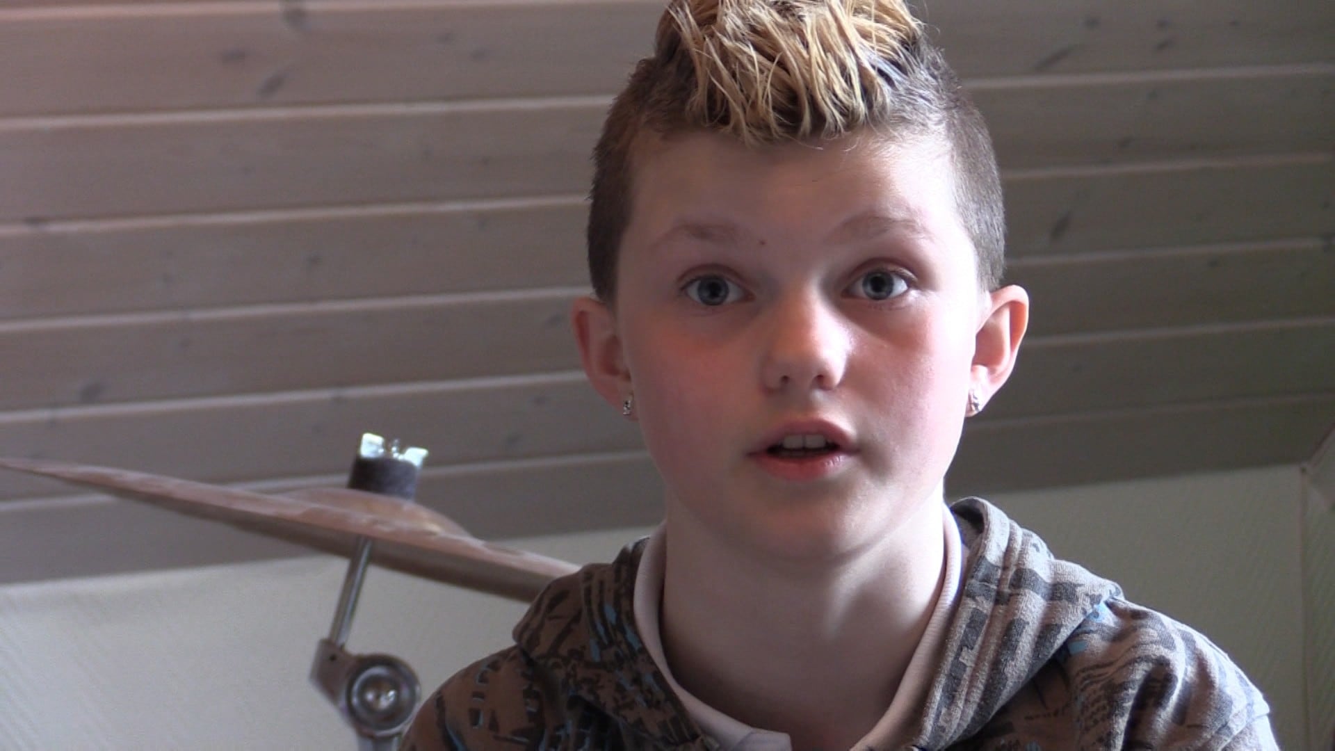 - Mamma, jeg er jo en gutt. – NRK